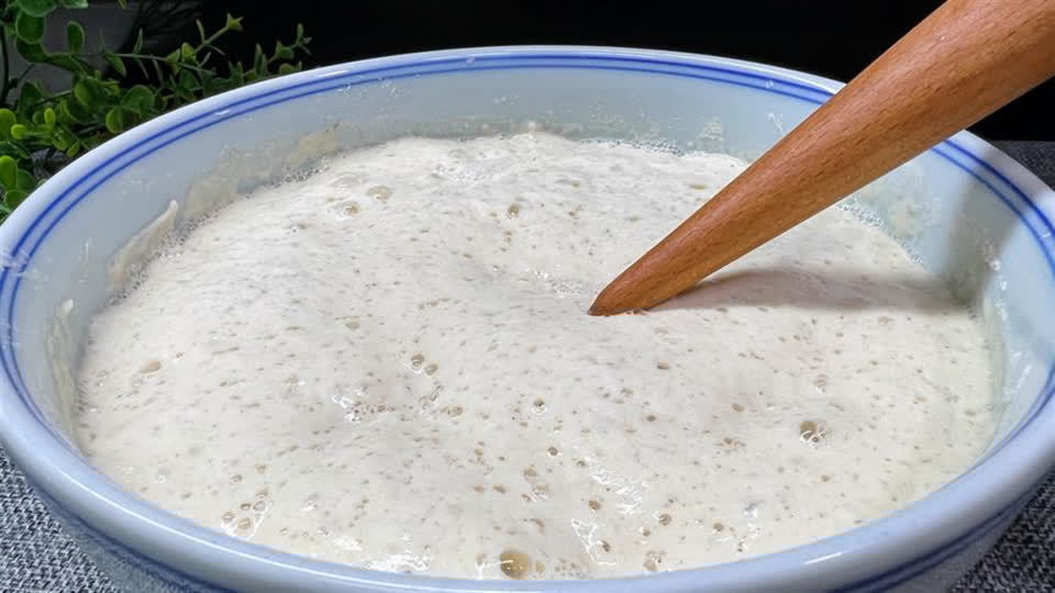 蒸馒头加酵母和白糖就错了,奶奶教我一招