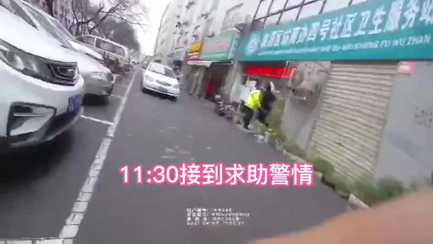 #我为群众办实事 临渭交警路遇紧急病人,与时间赛跑,救群众危难