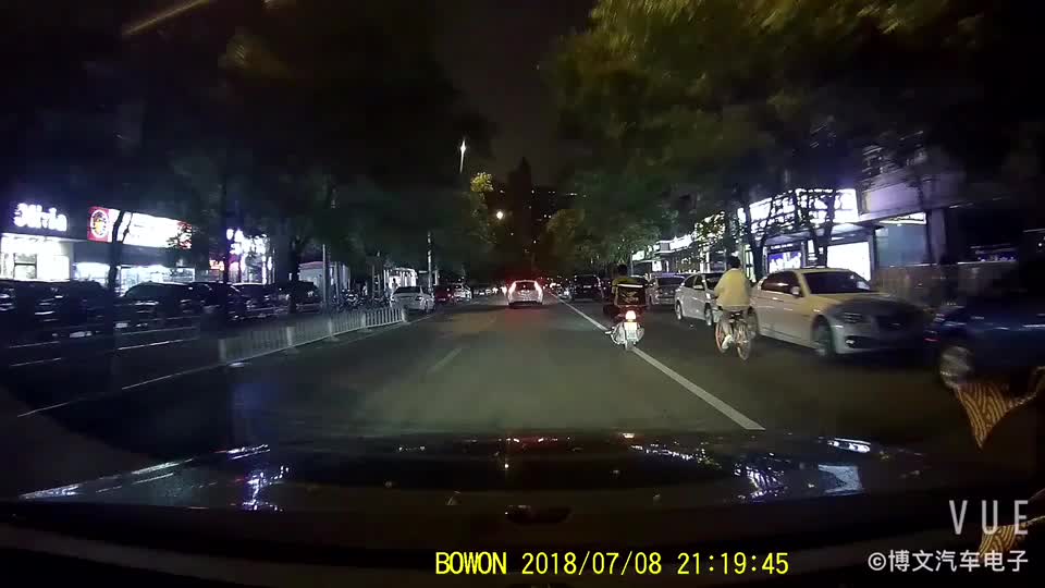 隐藏式行车记录仪