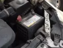 比亚迪G3汽车蓄电池更换步骤 科米汽配瓦尔塔型号55D23L