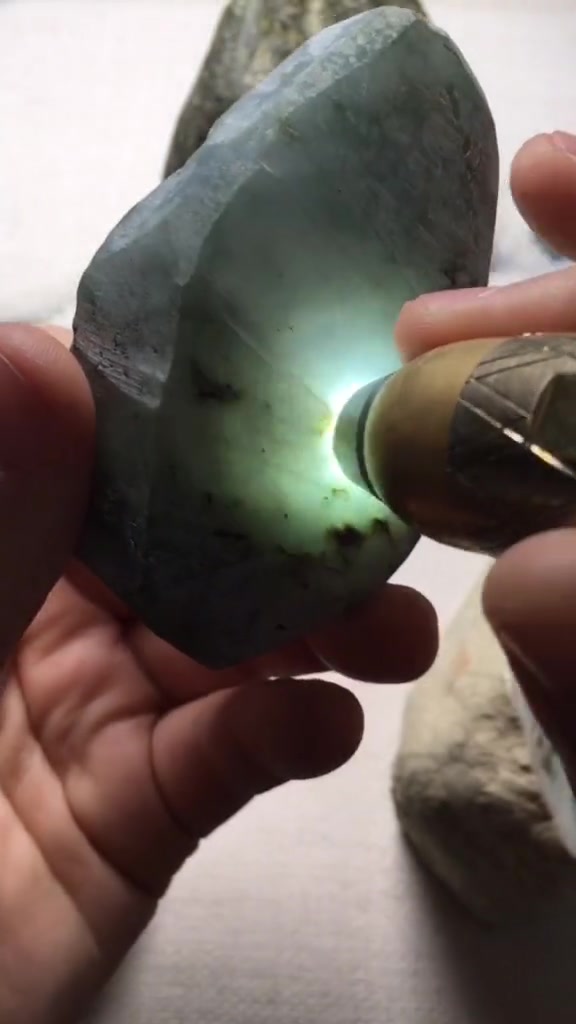 翡翠种水的水怎么在原石上辨别,翡翠原石知识!