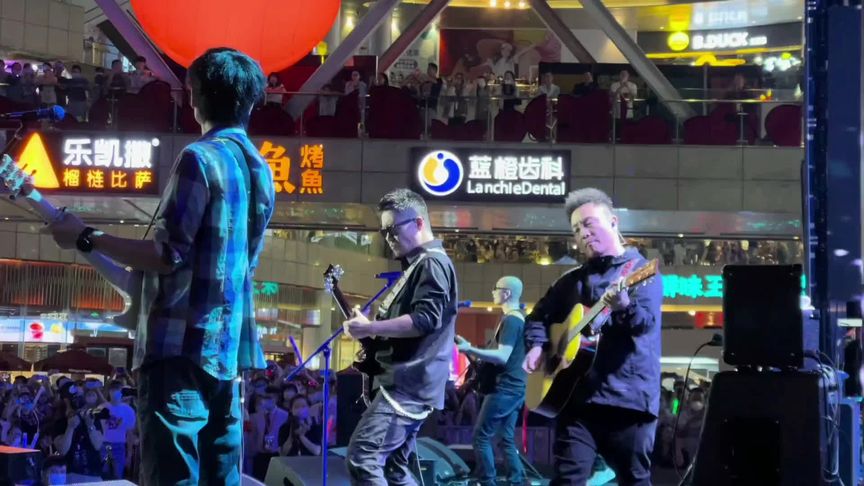 曾梦想仗剑走天涯#许巍昆明演唱会 #曾经的你 谁不是那个少年?