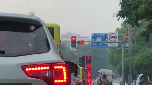 明明红绿灯有倒计时了,高德地图却还要搞一个倒计时,会很鸡肋吗