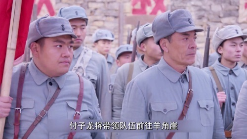 男人抱起炸药,双手颤抖拉开引线,与G子碉堡同归于尽