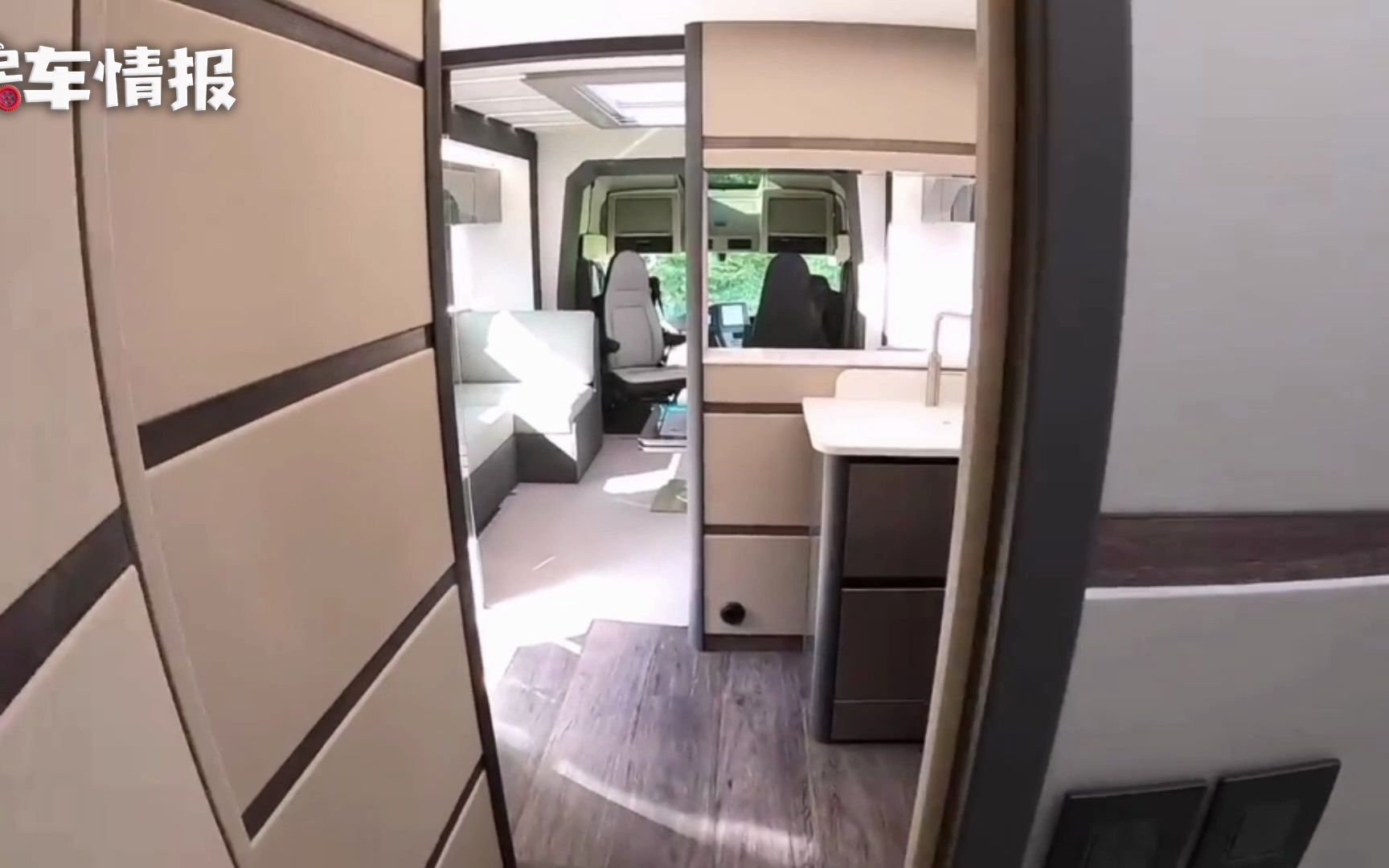 沃尔沃重卡房车!一室一厅一卫还带电动车库,高端公寓都没这么豪