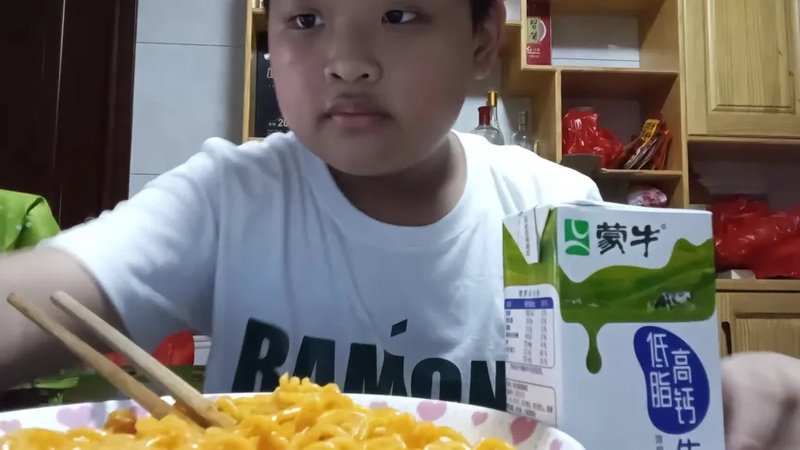樱花校园模拟器 一个发型拯救一张脸 黑暗料理又升级了