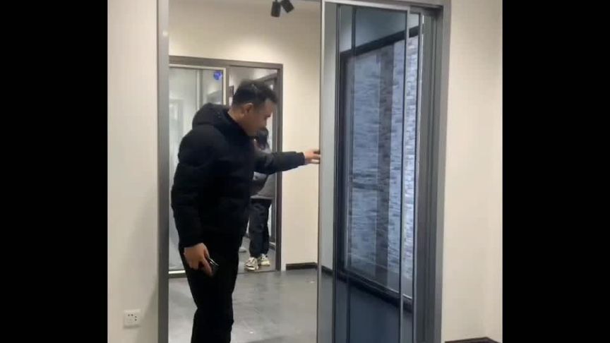 超静音三联动高端推拉门。简约时尚