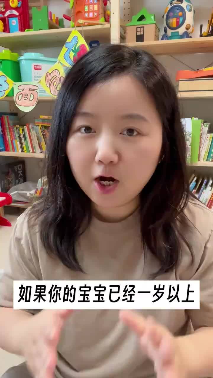 宝宝不爱喝水该换吸管杯啦