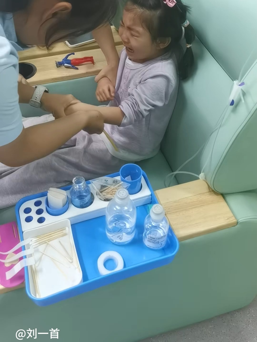 家长记录孩子打针,没想到下一秒,网友:怎么还有偶像包袱