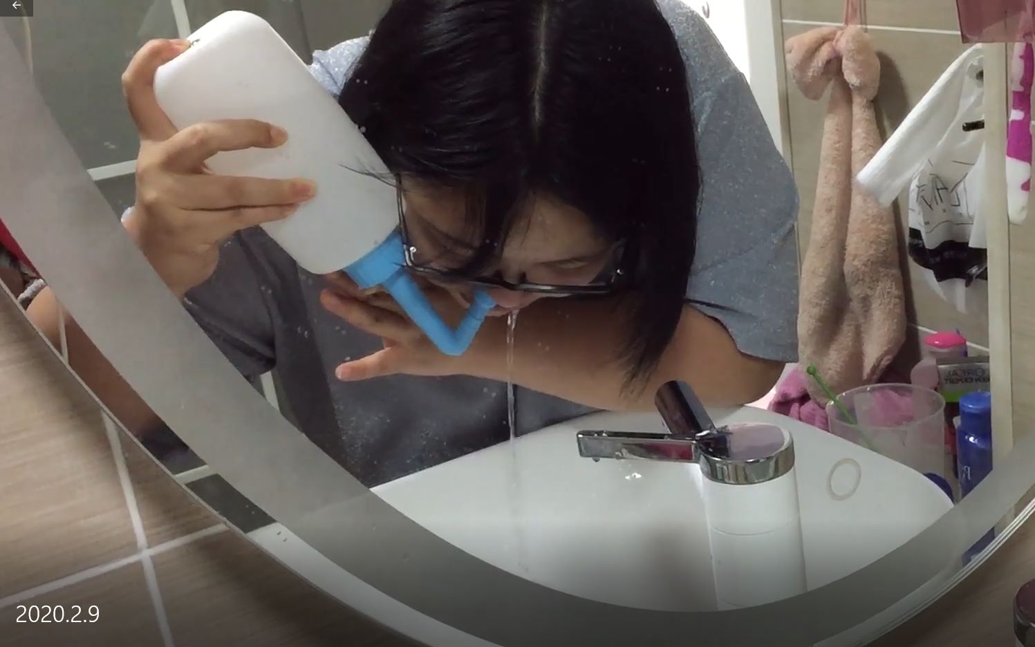 在家用洗鼻器清洗鼻子,竟成为全家的笑料?全程高能好尴尬!