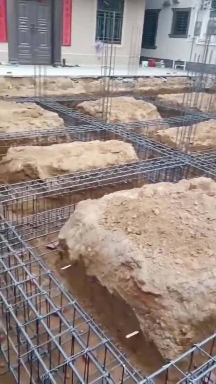 看看这钢筋下料多猛,这样的条形基础能建几层?