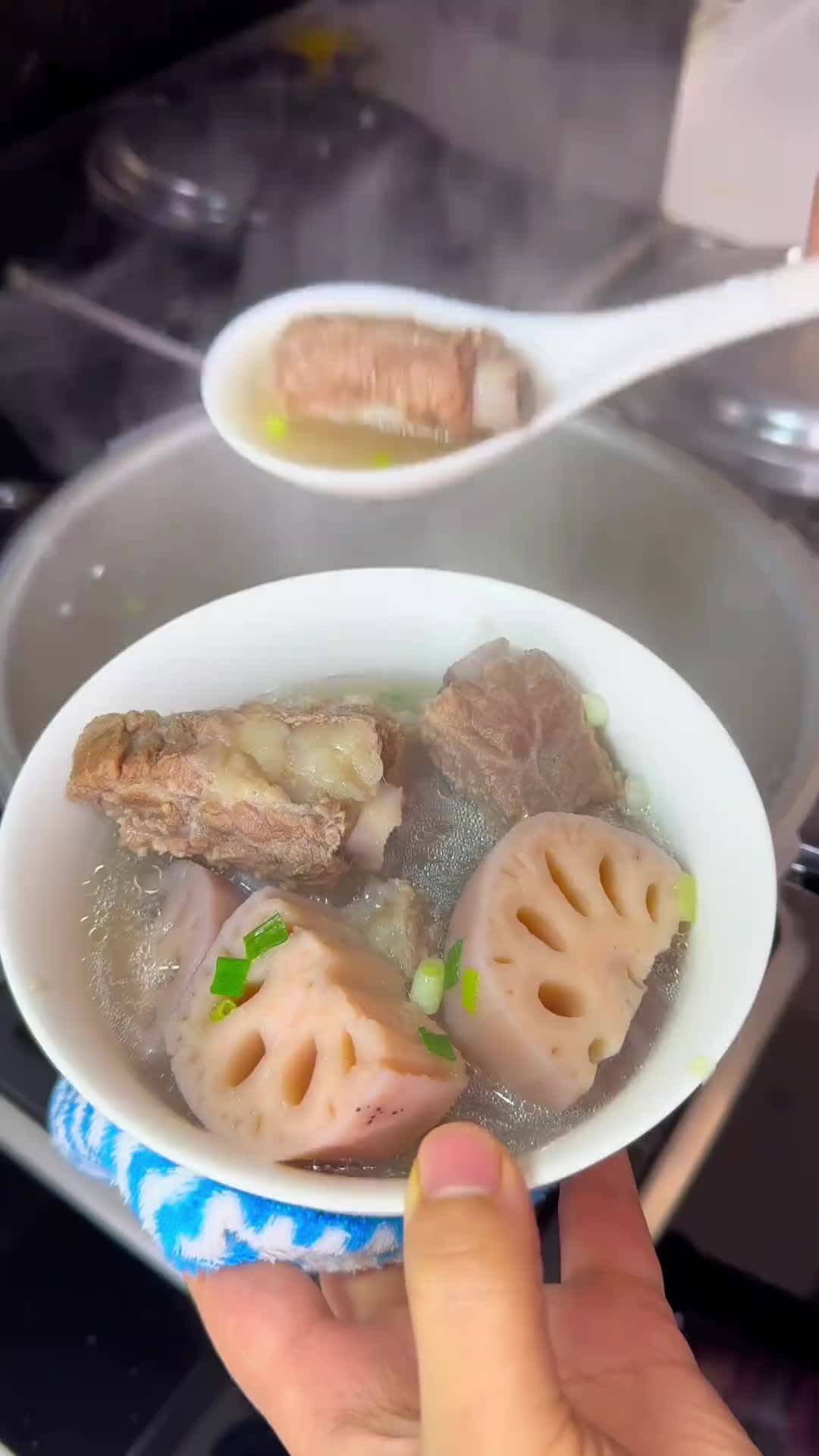 天冷就适合吃点热乎乎的, 快给你的家人安排这个排骨莲藕汤吧