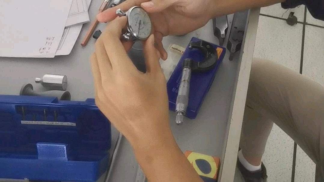 内径百分表,测量。