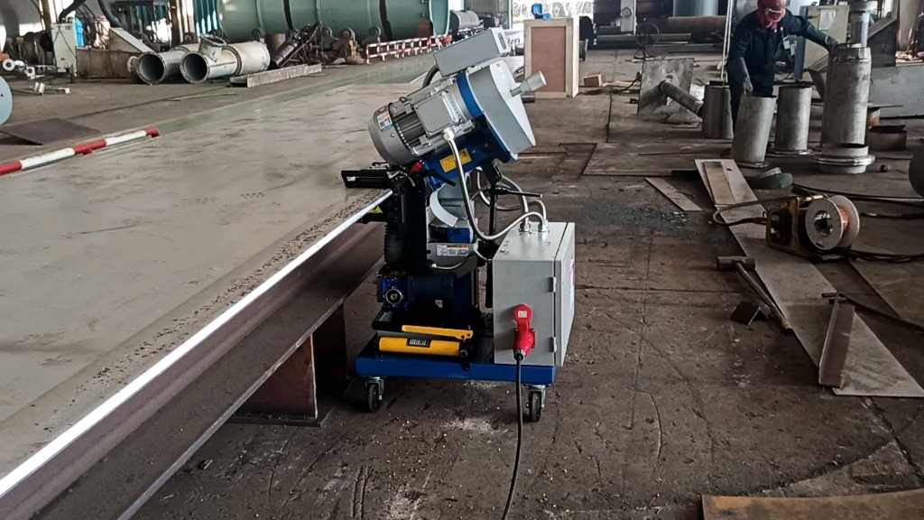 大型钢板是怎么加工坡口的,自动进料,无需人工