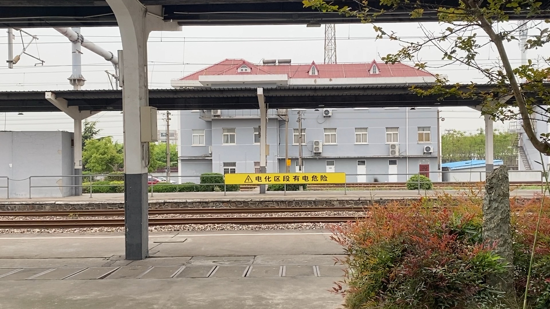 Z258通过松江火车站,武局南段HXD0