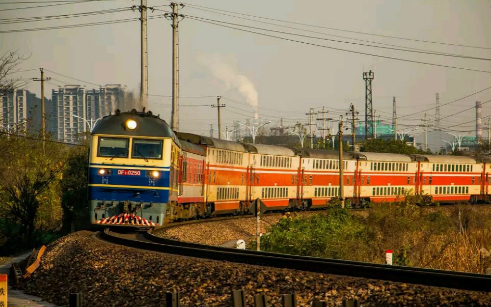 『铁路』宁芜线老车视频③:郑局最烂双层K1651次(原2593次)郑州-杭州