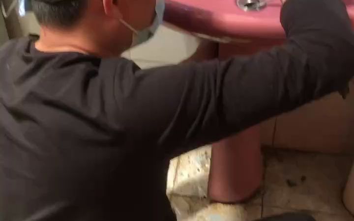 2022/10/19 绵阳九瑞管道疏通服务部:维修洗手盆水管漏水 面盆反味...