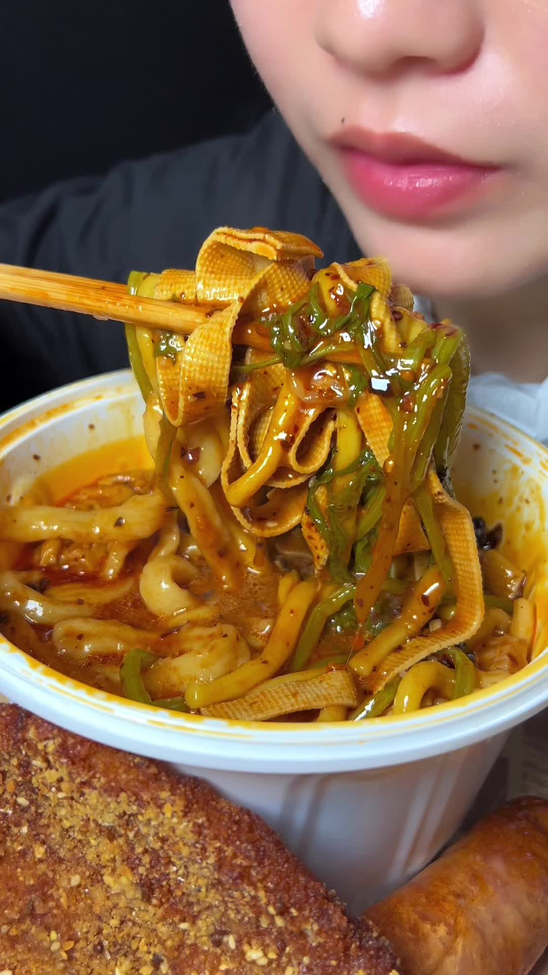 黏黏糊糊的刘文祥麻辣烫配上鸡排好美味呀ߤ�#麻辣烫 #刘文祥...