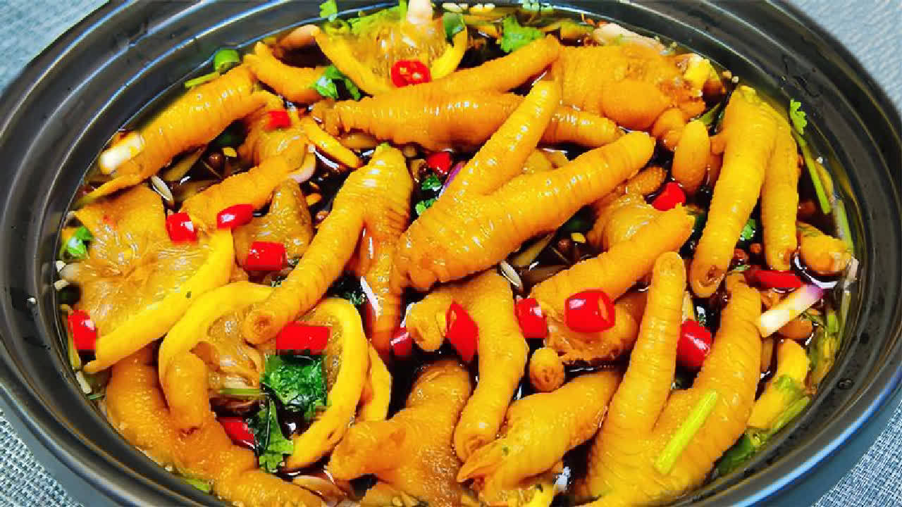 柠檬鸡爪的简单做法,饭店88一份,在家成本不到9元,太美味了