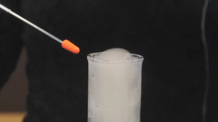 模拟云形成的小实验