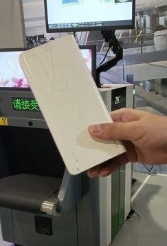 充电宝冒烟致航班备降!为何充电宝能“上飞机”却不能使用?