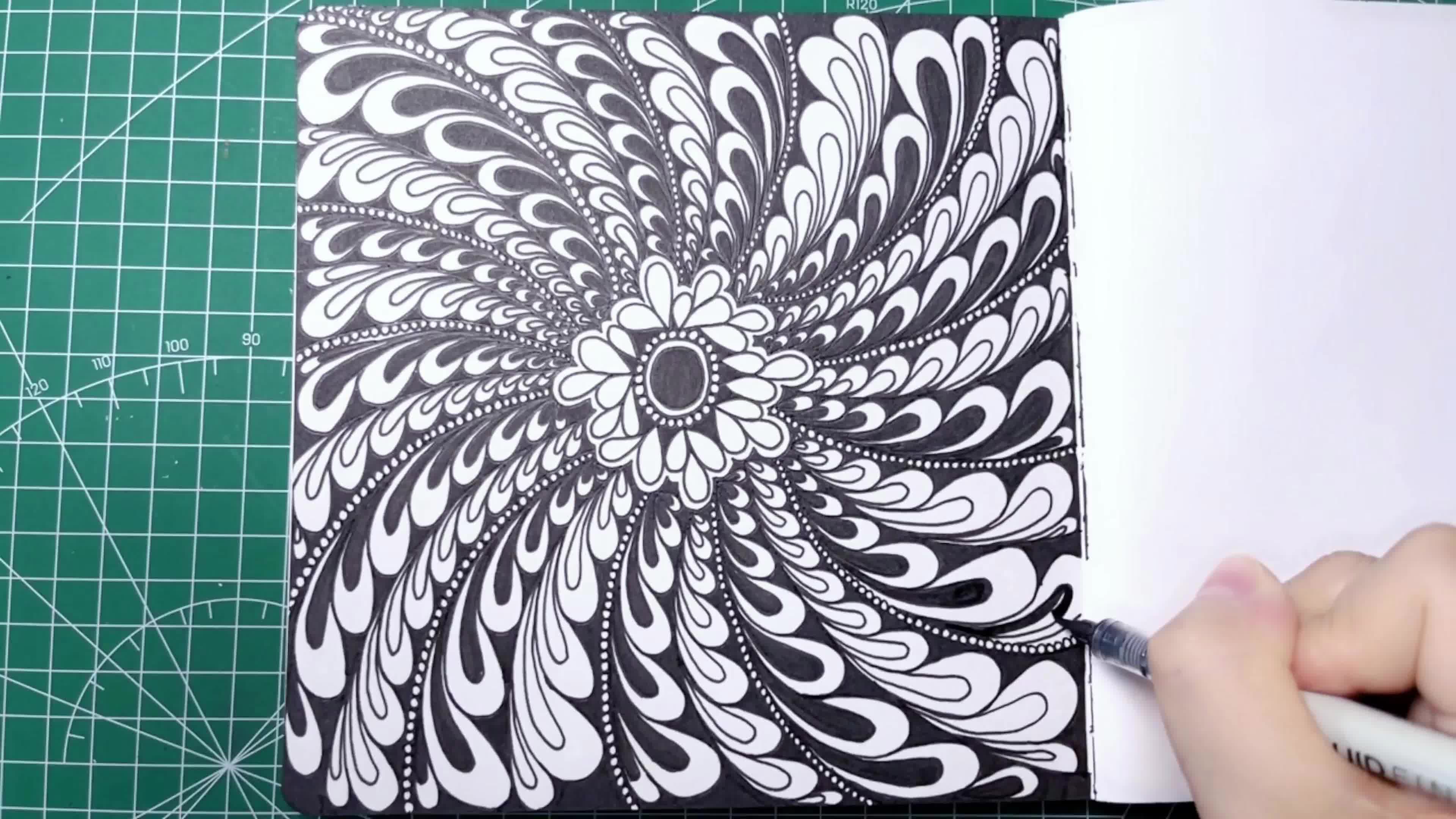 第604幅看似复杂实则简单零基础易上手小花瓣组合线描禅绕画 #解压 ...