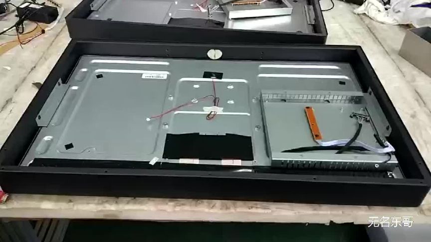 组装一个32寸的显示器屏幕全过程。终于成功出图像了。