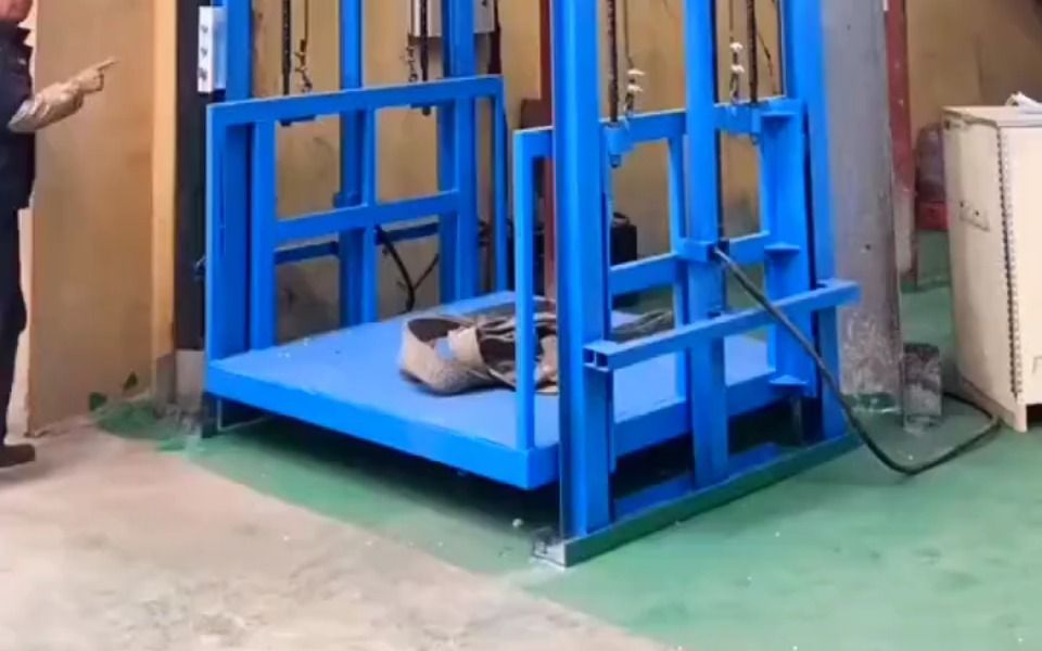 厂家直销货物上楼搬运货梯, 液压升降机可定做货梯