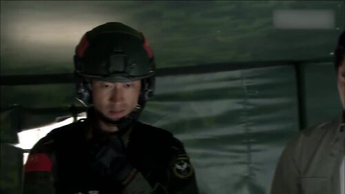 特种兵火凤凰:系统三次试错自毁程序,女兵第三次试对密码,激动