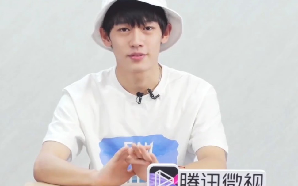 【永恒祺迹】强哥给小李的毕业寄语:我觉得你是这个夏天送给我最好...