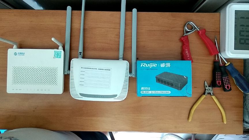 家里无线光猫、无线路由器、交换机拆下来放在一起,看区别多大?