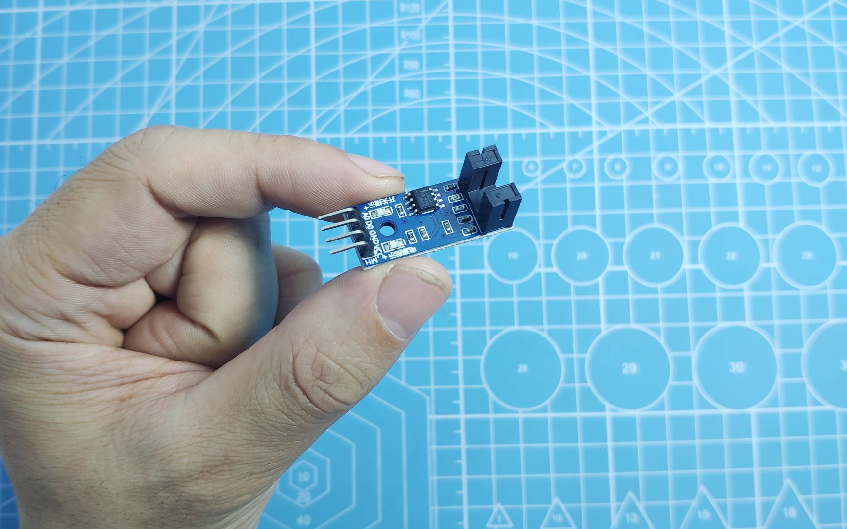 使用槽型光耦,光电传感器,做一个投币计数器