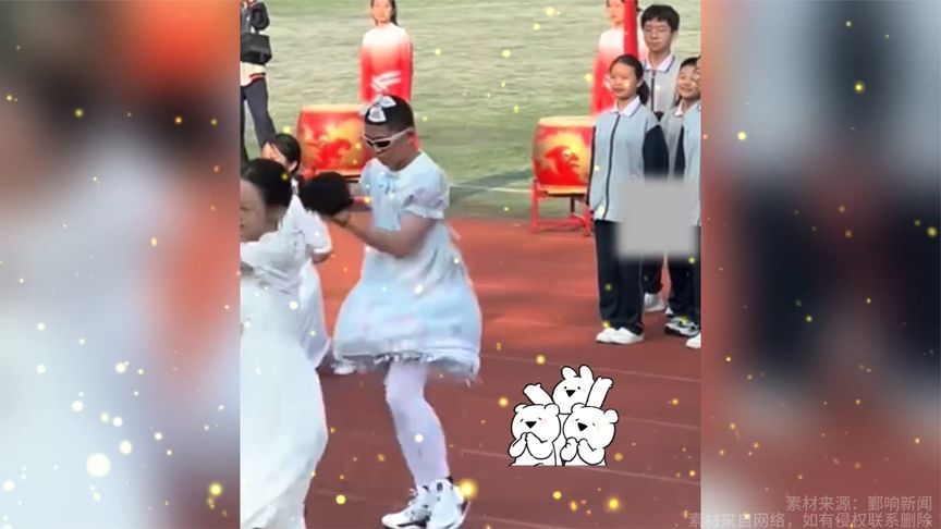 高中运动会入场式上,男生穿裙子跳极乐净土,自信舞蹈不愧是C位