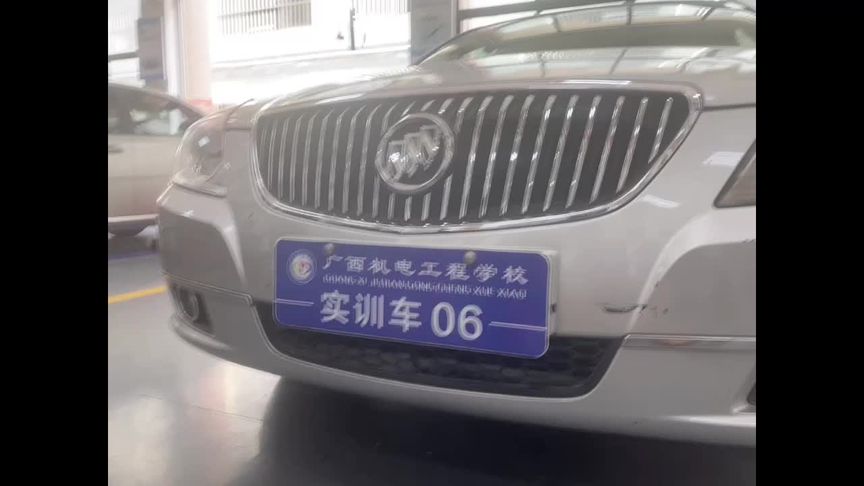 我们学校的汽车专业实训课程,它是我校课堂教学的核心。