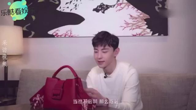 邓伦一本正经的回答采访问题,真是太可爱了,让人哭笑不得!