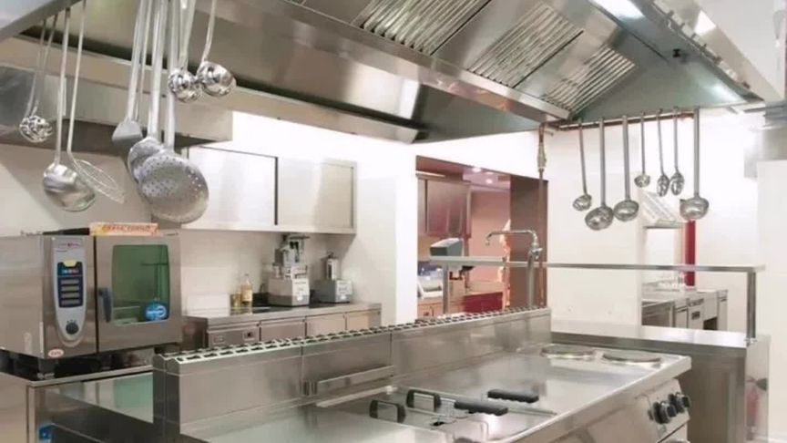 商用厨房设备布局的问题有哪些?大量商厨小编为您讲解: