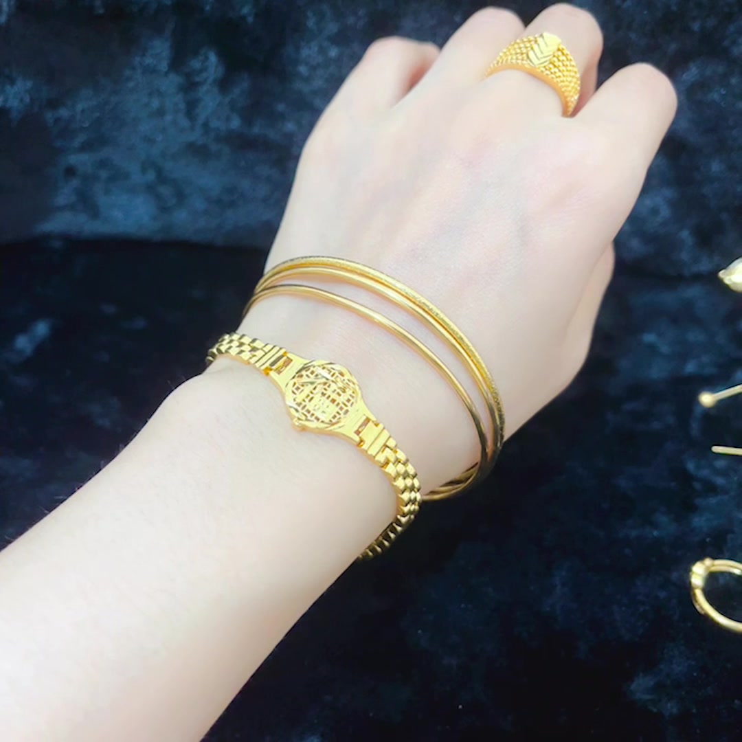 #黄金首饰 #总有一款适合你 #足金999 #时尚手机链 #美出高级感