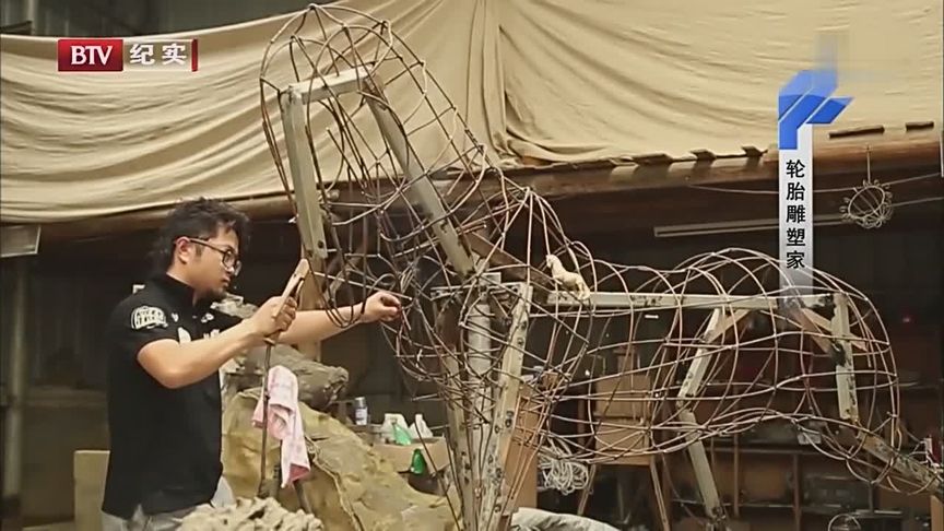 雕塑制作的过程中还得会这样的手艺,看一名85后的精湛技艺