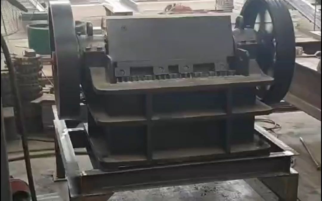 颚式破碎机试机视频 100*600型号小型实验室用颚式细碎机碎石现场