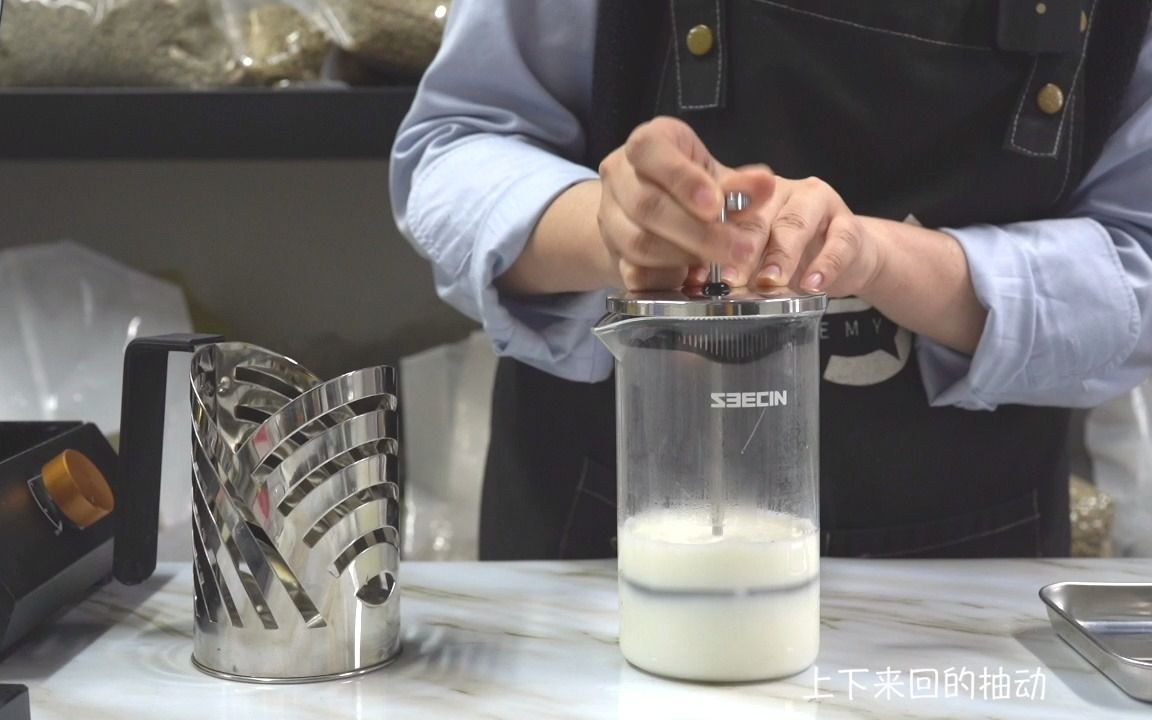 法压壶打奶泡做咖啡拉花,技巧与教程详解
