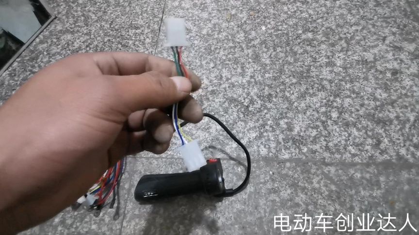 电动车调速器失灵不用换,用这一招自己搞定,车子修好劲大跑得快