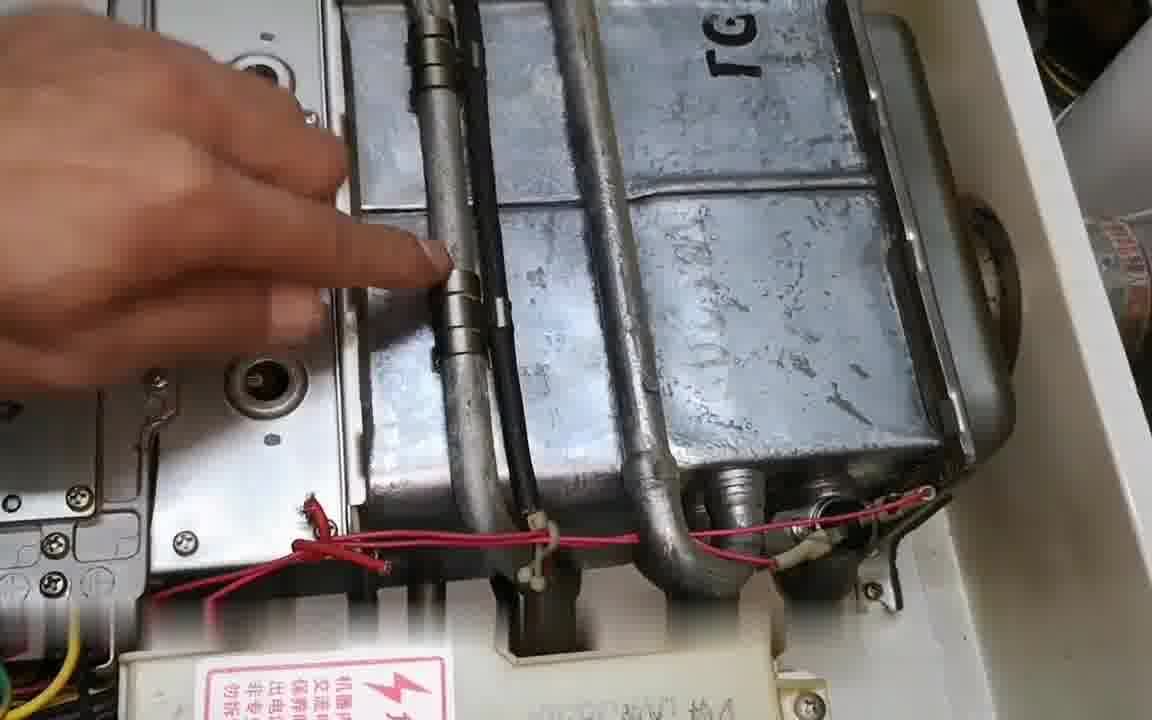 万和热水器燃气打不着火《,这个根本不是什么问题,你看一下这个地方