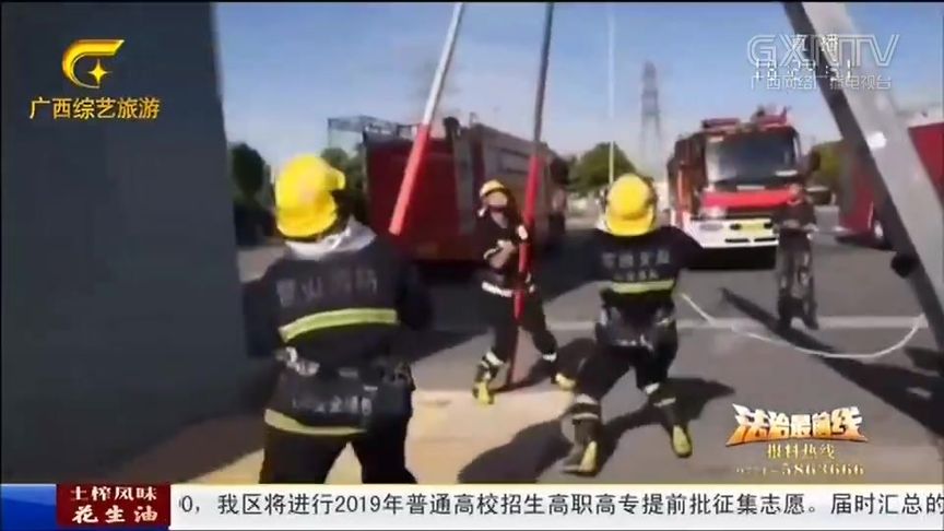 江苏:“00后”消防员中暑呕吐 “最帅逆行者”获网友点赞
