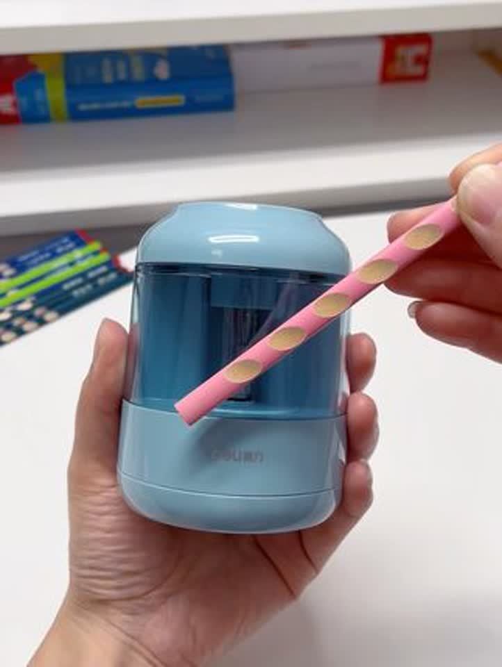 得力电动削笔器,削得干净利落又好看,适合多种笔杆,颜值还高,小学生...