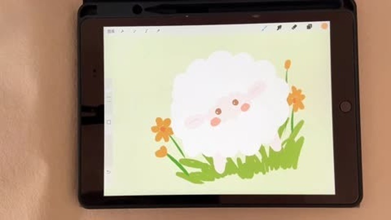 和妈妈比赛画小羊,大家觉得谁画的小羊更可爱呢