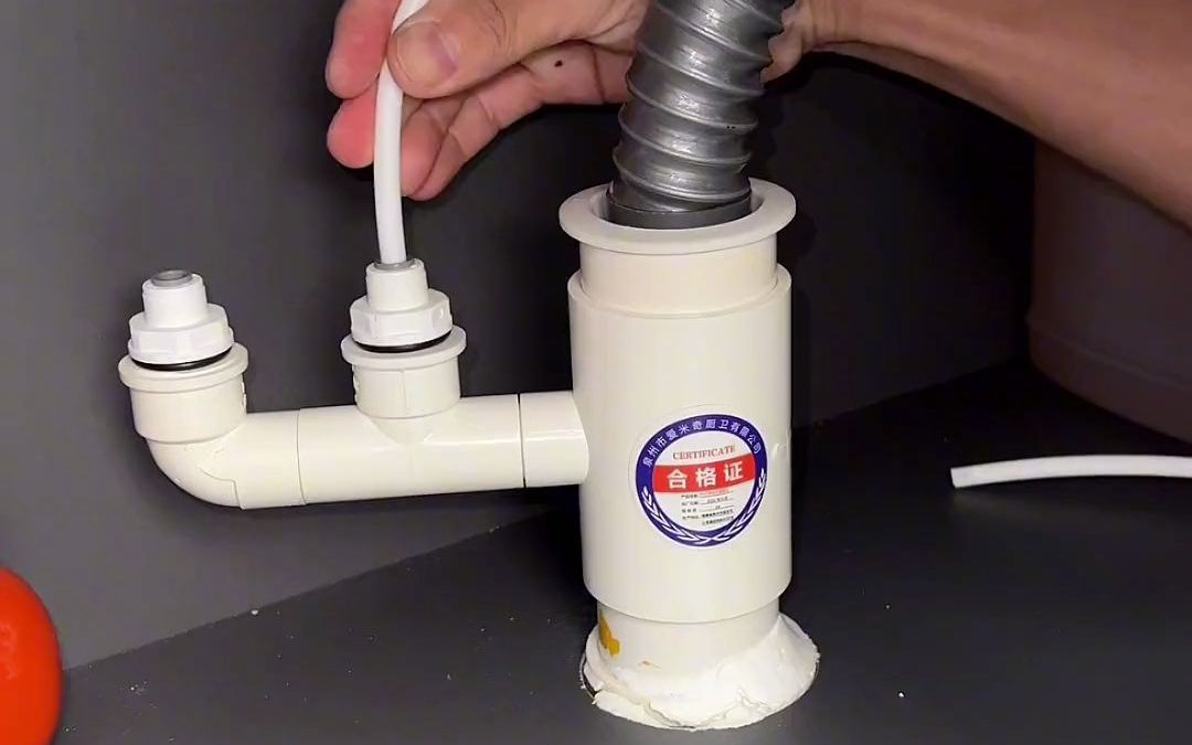 厨房排水一定备用一个这样的下水三通接头,可同时连接多设备排水...