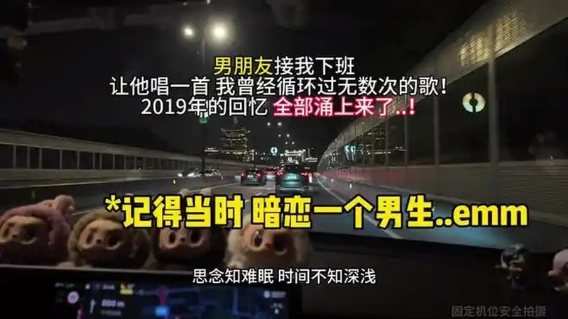 我看着你背影想开口唱起那首歌