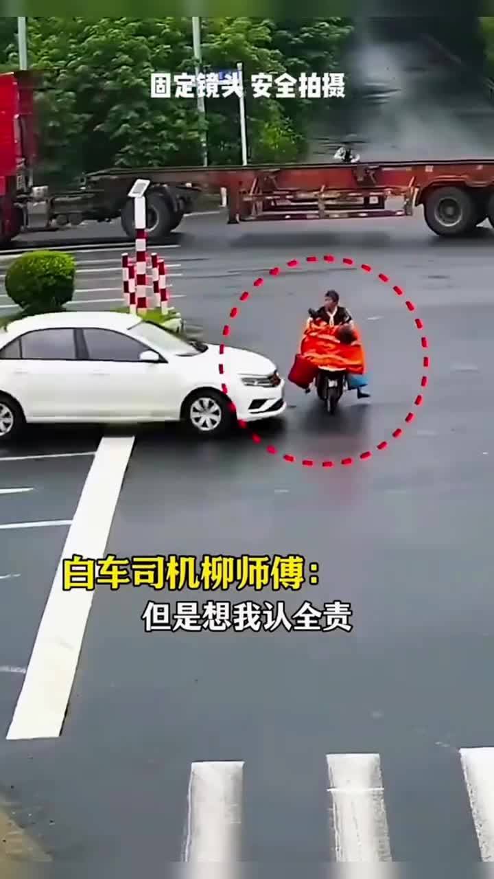 汽车:开车撞到电瓶车,要如何正确处理
