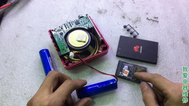 锂电池"饿死了"充不上电不要扔,教你一招,方法简单好用