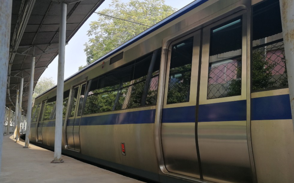 ...段 国庆巨献 DKZ16 内环列车 下一站积水潭 列车停小站台(车号T401)